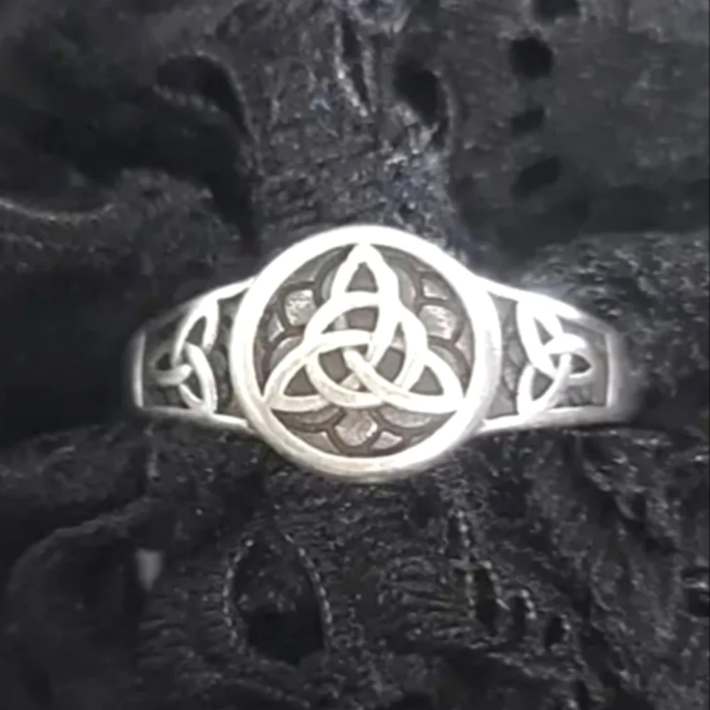 boutique | Jewelry | Elegant 925 Sterling Silver Celtic Knot Ring Sz 6 ...